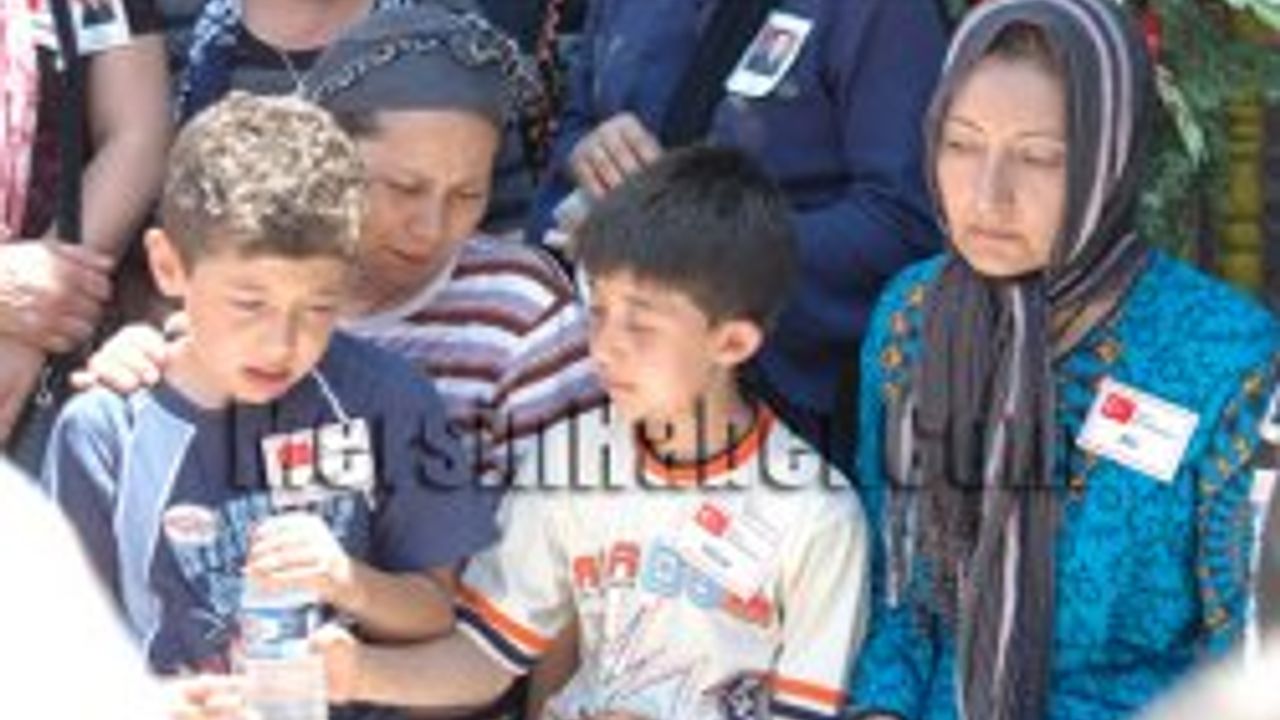 Şehit Piyade Uzman Çavuş Fazlı Kalaycı Tarsus'ta Toprağa Verildi ... Şehit Piyade Uzman Çavuş Fazlı Kalaycı Tarsus'ta Toprağa Verildi ...